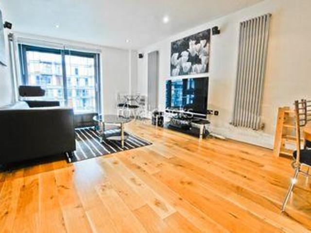 2 Bedrooms Flat for rent in Millharbour, London E14
