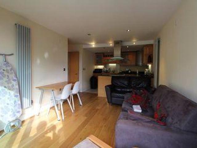 2 Bedrooms Flat for rent in Millharbour, London E14