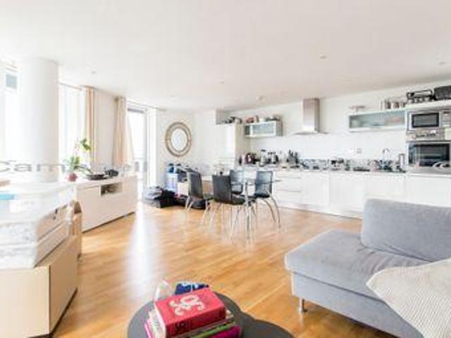 2 Bedrooms Flat for rent in Millharbour, London E14