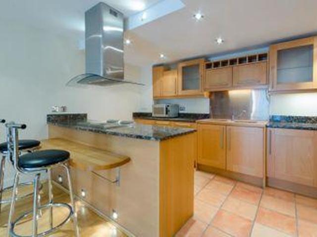 2 Bedrooms Flat for rent in Millharbour, South Quay E14