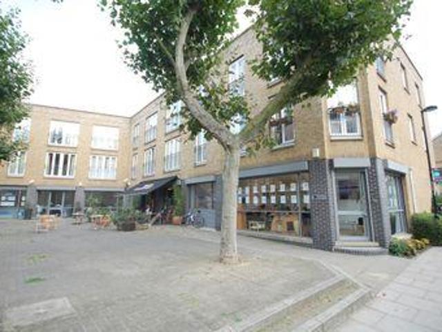 2 Bedrooms Flat for rent in Milligan Street, London E14