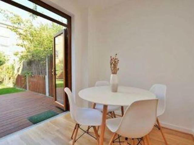 2 Bedrooms Flat for rent in Milligan Road, Canary Wharf, Westferry, London E14