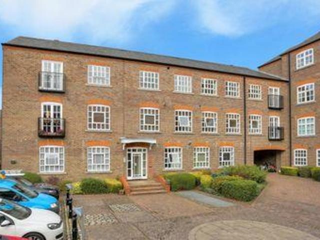 2 Bedrooms Flat for rent in Milliners Court, St Albans, Herts AL1