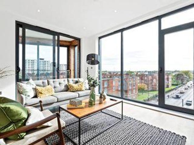 2 Bedrooms Flat for rent in Milner Road, London SW19