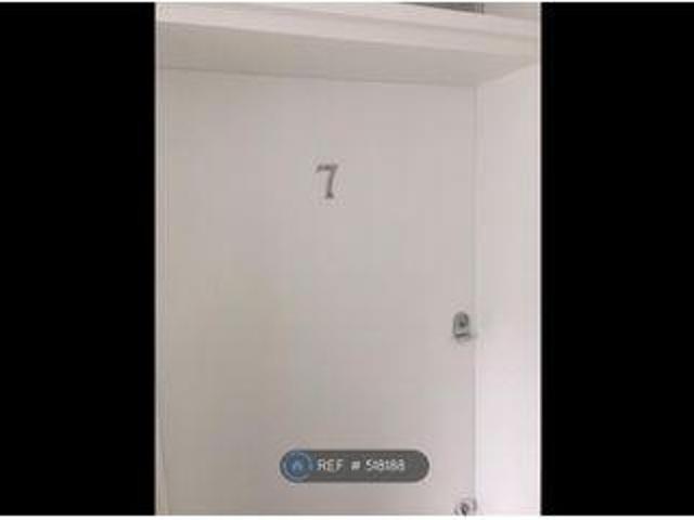 2 Bedrooms Flat for rent in Milton Court, London N22