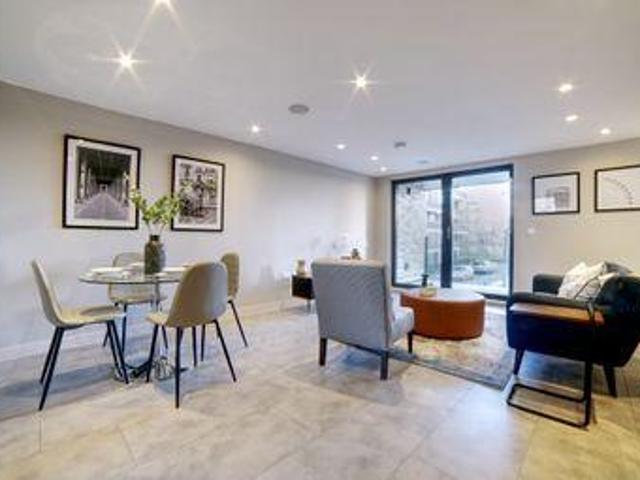 2 Bedrooms Flat for rent in Mina Road, London SE17