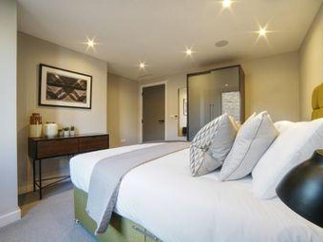 2 Bedrooms Flat for rent in Mina Road, London SE17