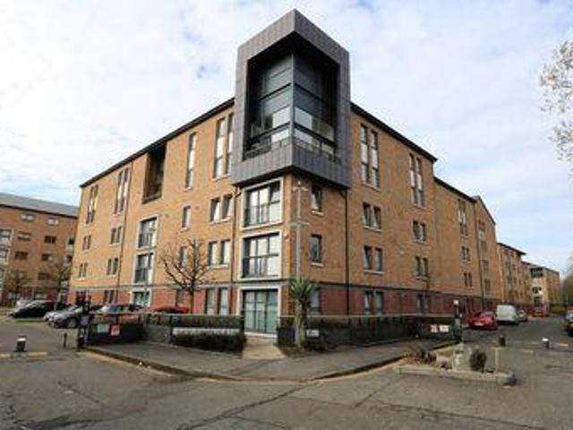 2 Bedrooms Flat for rent in Minerva Way, Glasgow G3
