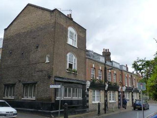 2 Bedrooms Flat for rent in Mint Street, London SE1