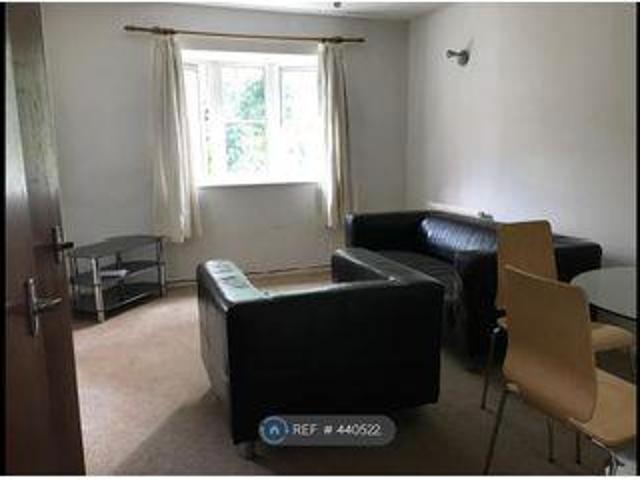 2 Bedrooms Flat for rent in Muirfield Close, Reading RG1