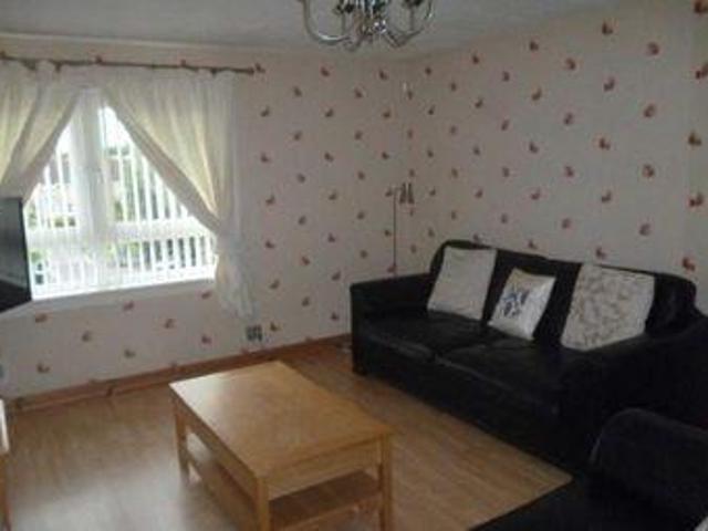 2 Bedrooms Flat for rent in Muirhouse Gardens, Edinburgh EH4