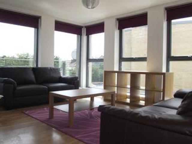 2 Bedrooms Flat for rent in Muirhouse Street, Glasgow G41