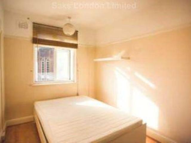2 Bedrooms Flat for rent in Mulgrave Road, Belmont SM2