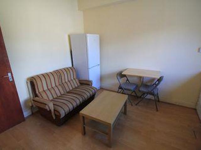 2 Bedrooms Flat for rent in Mundy Place, Cathays, Cardiff CF24
