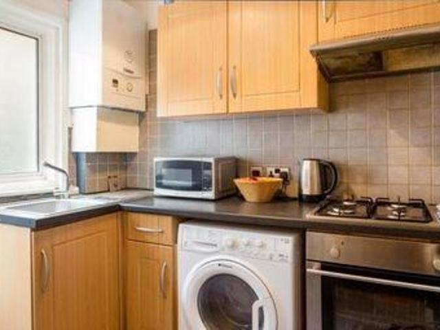 2 Bedrooms Flat for rent in Munster Road, Fulham SW6