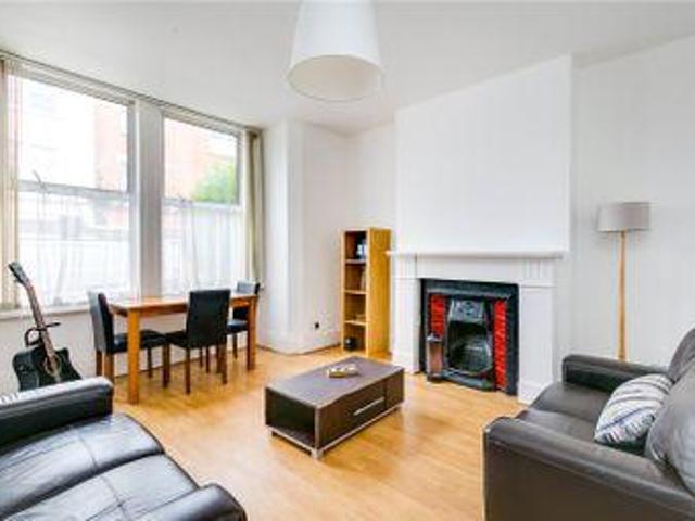 2 Bedrooms Flat for rent in Munster Road, Parsons Green, London SW6