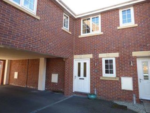 2 Bedrooms Flat for rent in Murray Drive, Leeds LS10