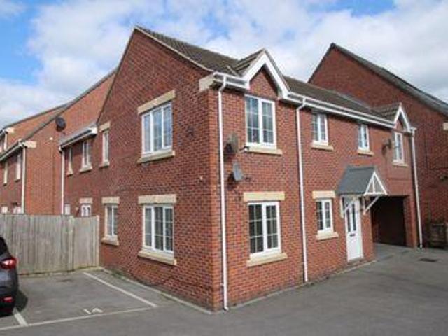 2 Bedrooms Flat for rent in Murray Drive, Leeds LS10