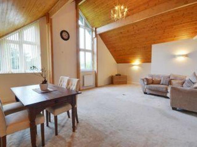 2 Bedrooms Flat for rent in Murray Road, Northwood HA6