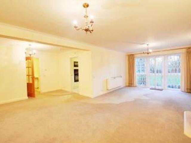 2 Bedrooms Flat for rent in Murray Road, Northwood HA6