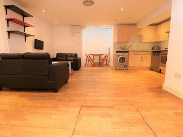 2 Bedrooms Flat for rent in Murray Street, Camden NW1