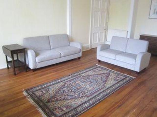 2 Bedrooms Flat for rent in Murrayfield Avenue, Murrayfield, Edinburgh EH12