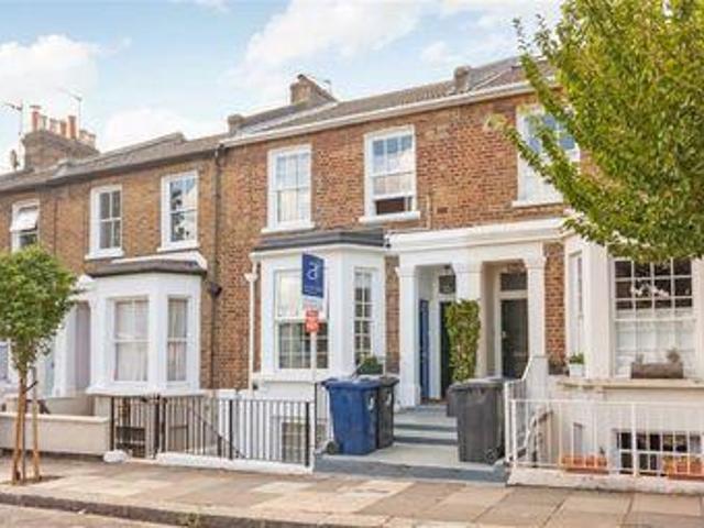 2 Bedrooms Flat for rent in Myrtle Road, London W3