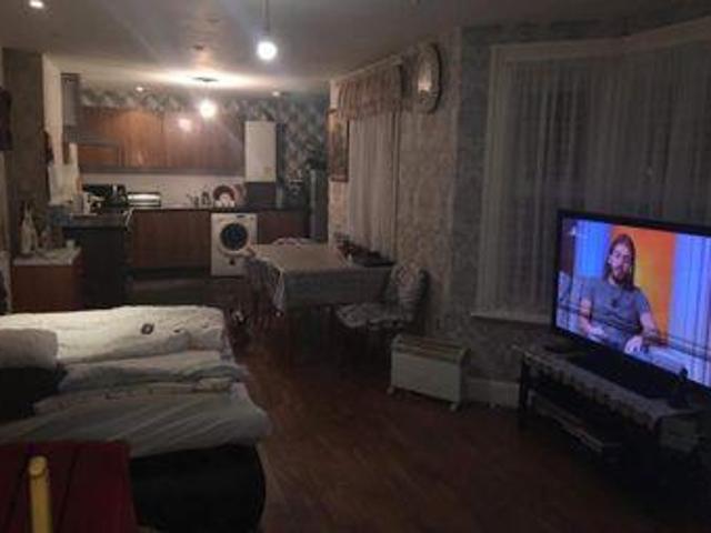 2 Bedrooms Flat for rent in Norfolk Road, Walthamstow E17