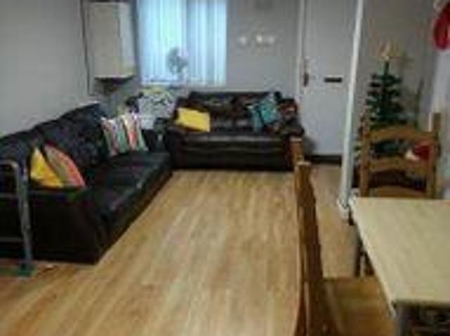 2 Bedrooms Flat for rent in Norman Road, Manchester M14