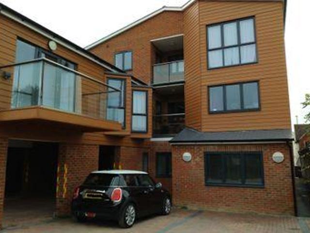 2 Bedrooms Flat for rent in Normandy Street, Alton GU34