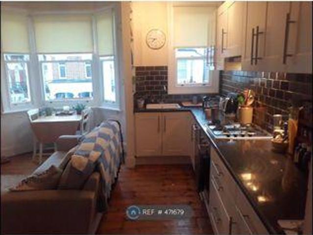 2 Bedrooms Flat for rent in Norroy Road, London SW15