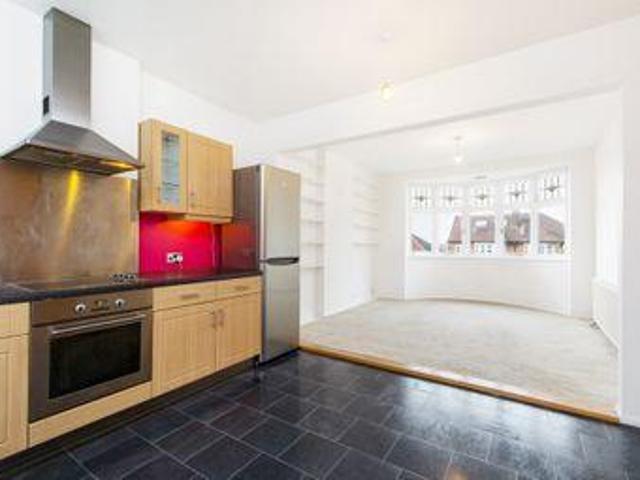 2 Bedrooms Flat for rent in Norwood Park Road, London SE27