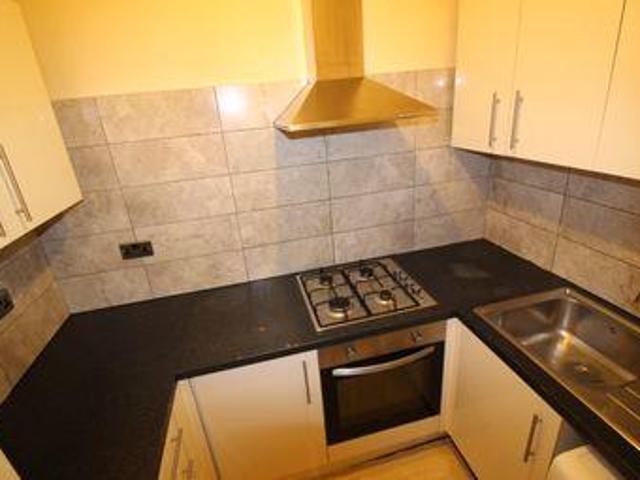 2 Bedrooms Flat for rent in Norwood Road, London SE27