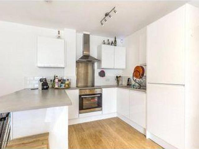 2 Bedrooms Flat for rent in Norwood Road, London SE27