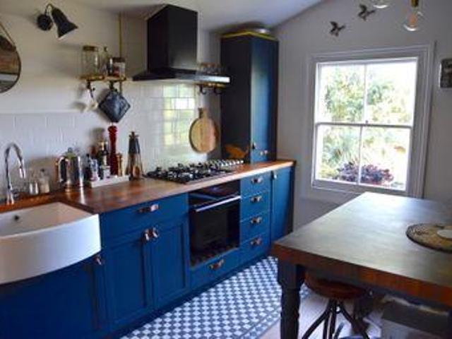 2 Bedrooms Flat for rent in Northway Road, London SE5