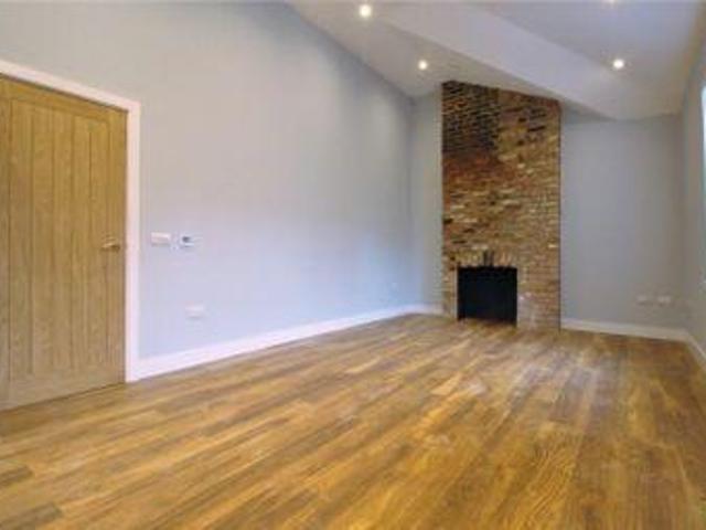 2 Bedrooms Flat for rent in North Cray Road, Bexley, Kent DA5