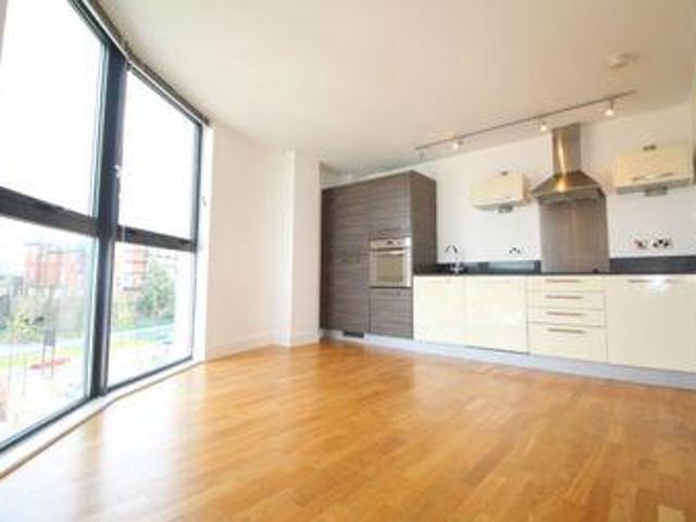 2 Bedrooms Flat for rent in North Bank, Wicker, Sheffield S3