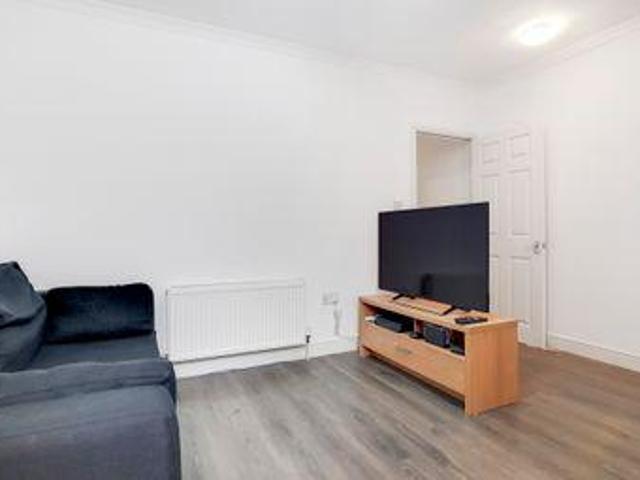 2 Bedrooms Flat for rent in North End Road, Fulham, London SW6