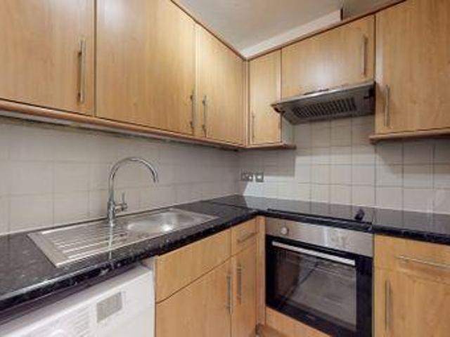 2 Bedrooms Flat for rent in North End Road, London W14