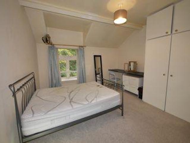 2 Bedrooms Flat for rent in North Hill Road, Leeds LS6