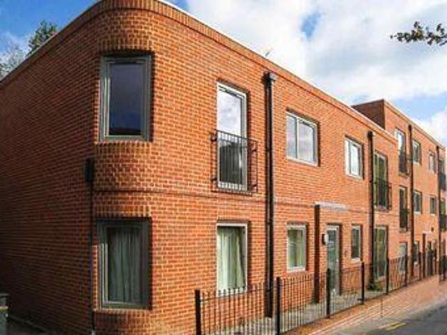 2 Bedrooms Flat for rent in North Lane, Yeovil BA20