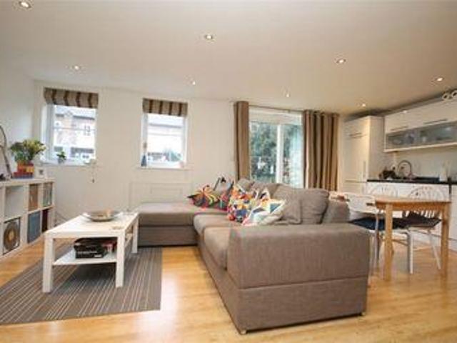 2 Bedrooms Flat for rent in North Street, Carshalton, Surrey SM5