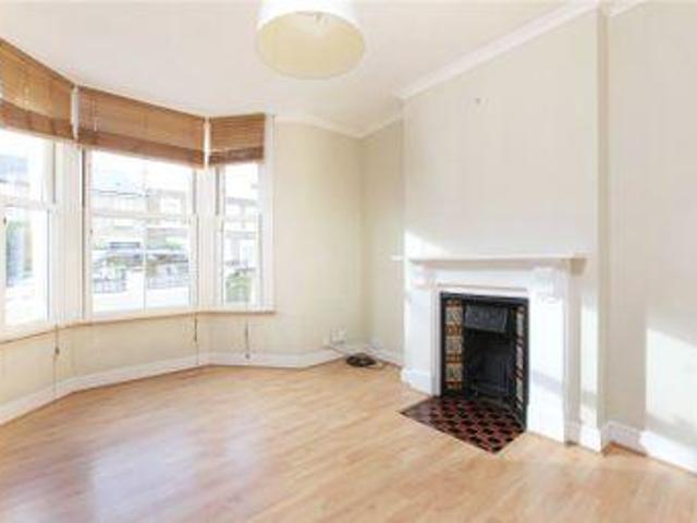 2 Bedrooms Flat for rent in North Street, Clapham, London SW4