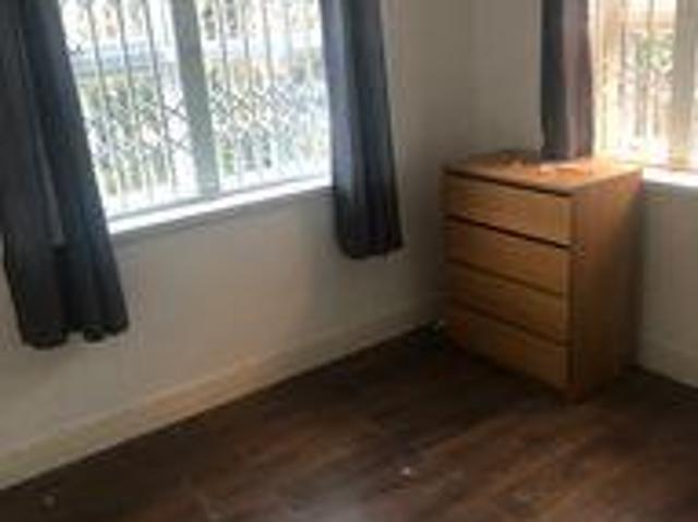 2 Bedrooms Flat for rent in North Pole Road, London W10