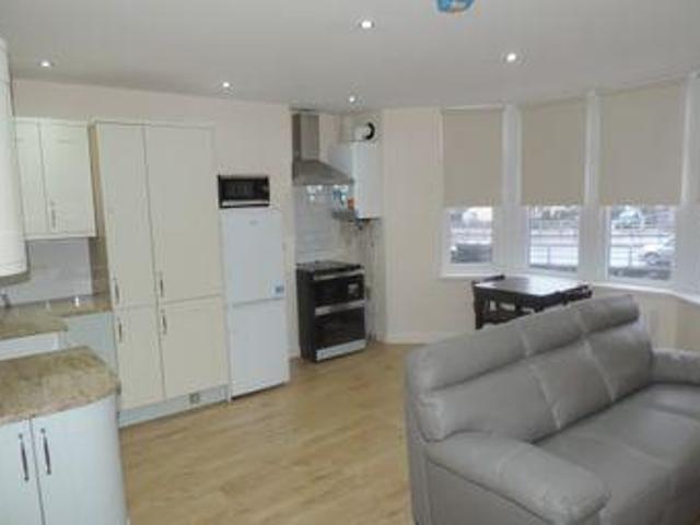 2 Bedrooms Flat for rent in North Road, Cardiff, Caerdydd CF14