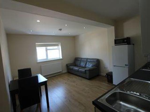 2 Bedrooms Flat for rent in North Road, Heath, Cardiff CF14