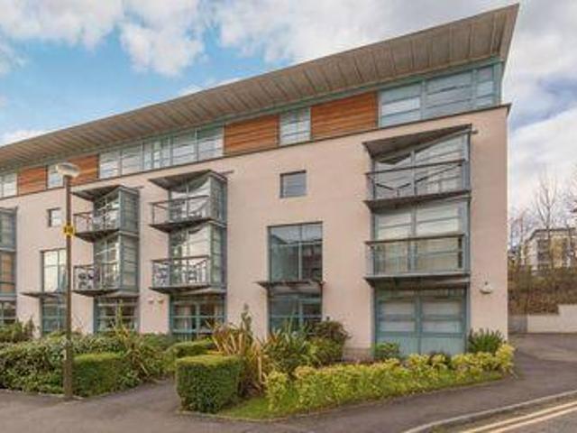 2 Bedrooms Flat for rent in North Werber Road, Fettes, Edinburgh EH4