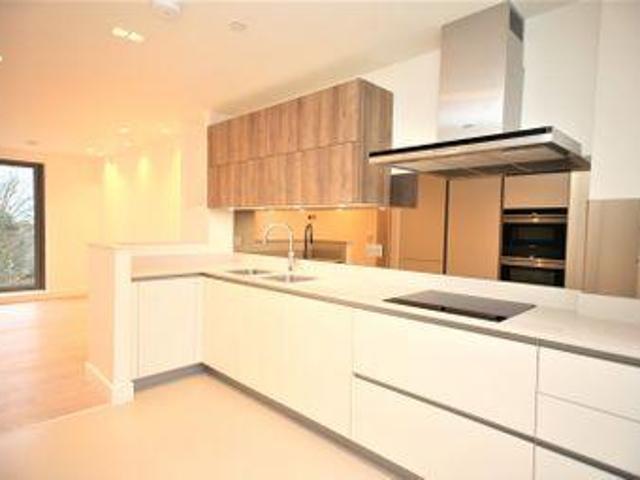 2 Bedrooms Flat for rent in North West Four, Brent Street, Hendon NW4