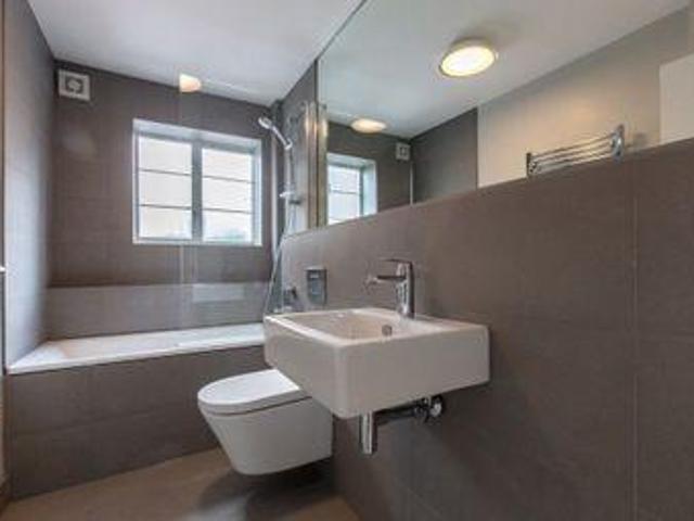 2 Bedrooms Flat for rent in North West London, London NW2