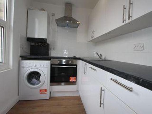 2 Bedrooms Flat for rent in Northbank Road, London E17